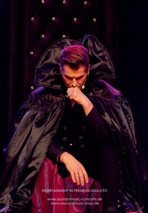 Illustrated Book MITTERNACHTSBALL - 5 Jahre Theatre Of Blood (2023) --> Musical CDs, DVDs ...